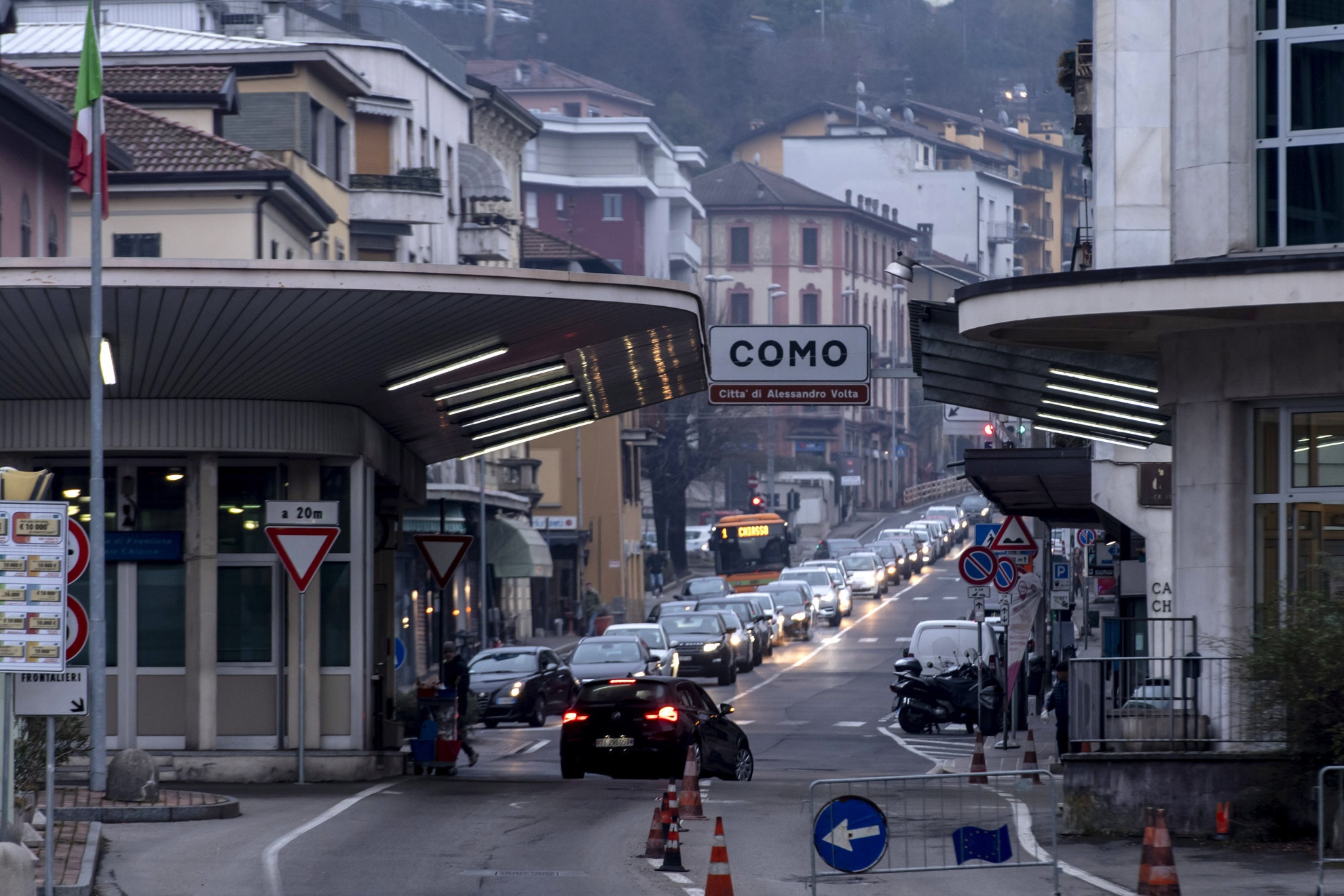 Ticinesi multate a Ponte Chiasso, rimandate in Svizzera a prelevare ...